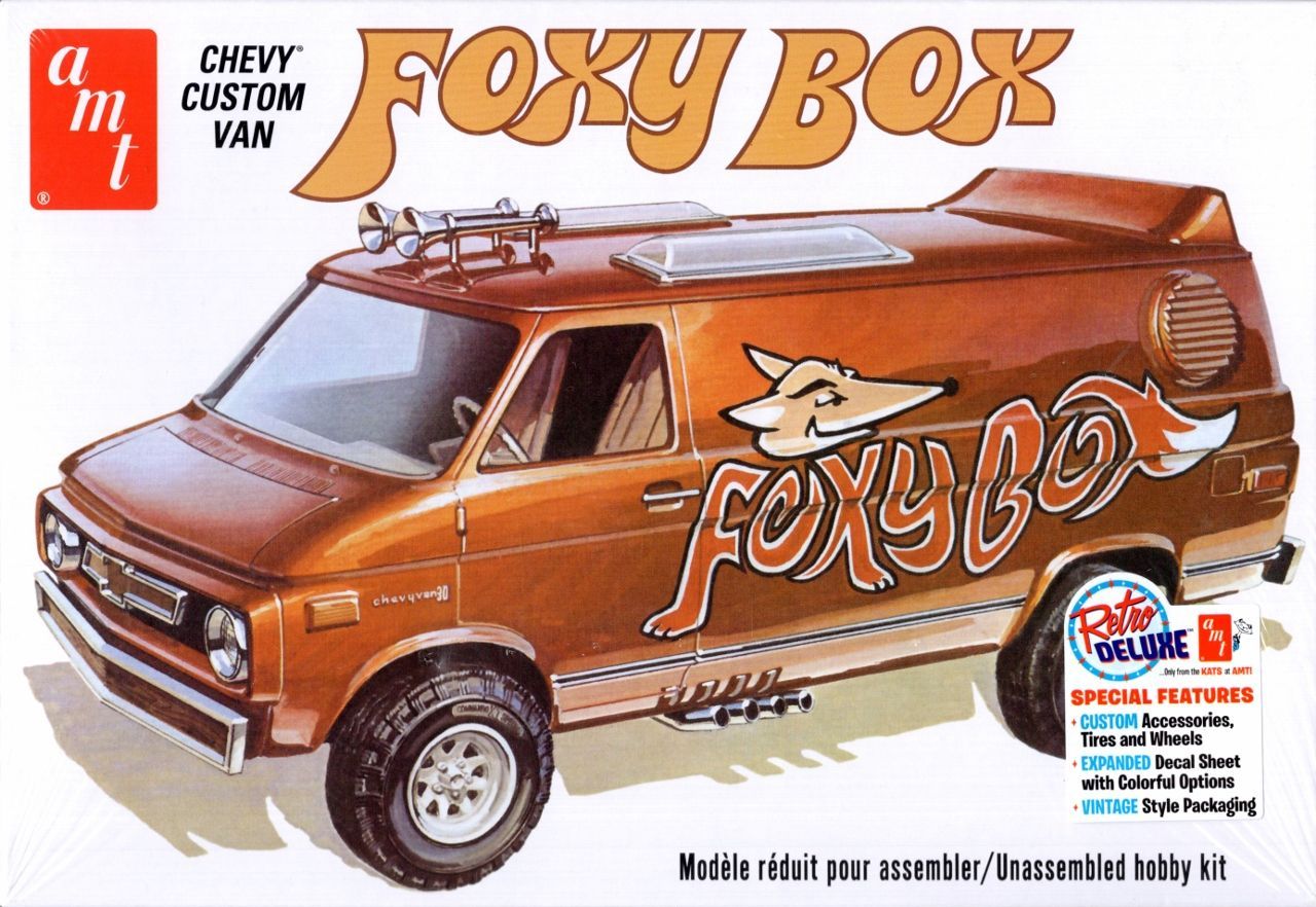 AMT "Foxy Box" 1975/1976 Chevy Custom Van - Spotlight Hobbies