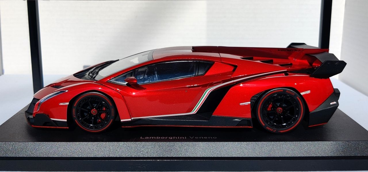 Kyosho Lamborghini Venemo, Red Metallic, 1/18 Scale - Spotlight Hobbies