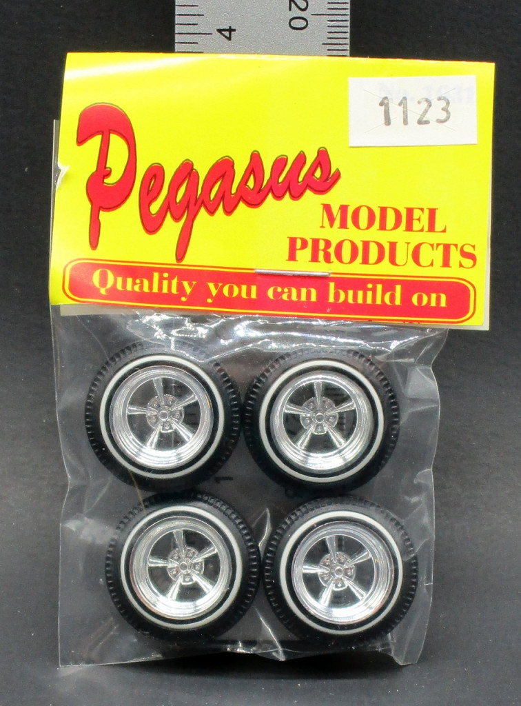 Pegasus 1/24 or 1/25 Scale Sovereign Chrome Wheels with Whitewall Tires ...