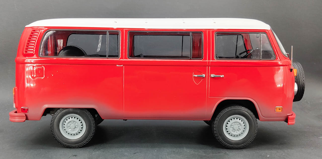 Greenlight "Field Of Dreams" 1973 Volkswagen Type 2 VW Van - 1/18 Scale ...