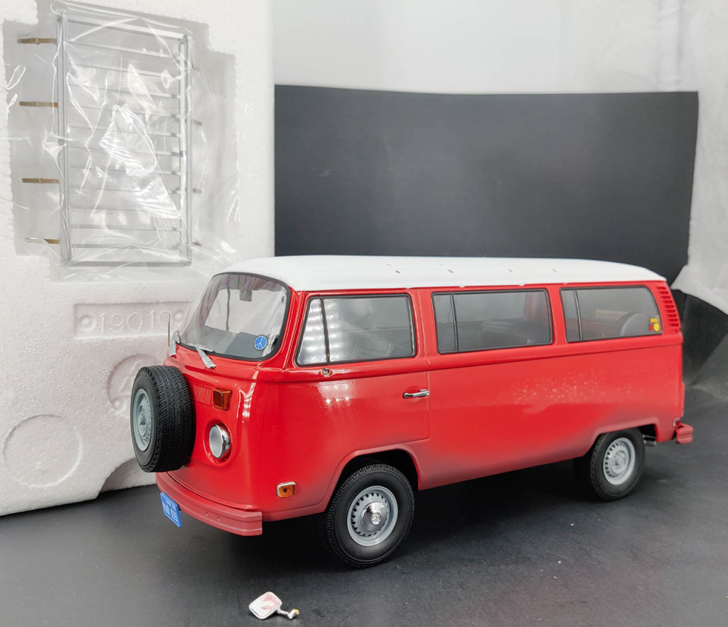 Greenlight "Field Of Dreams" 1973 Volkswagen Type 2 VW Van - 1/18 Scale ...