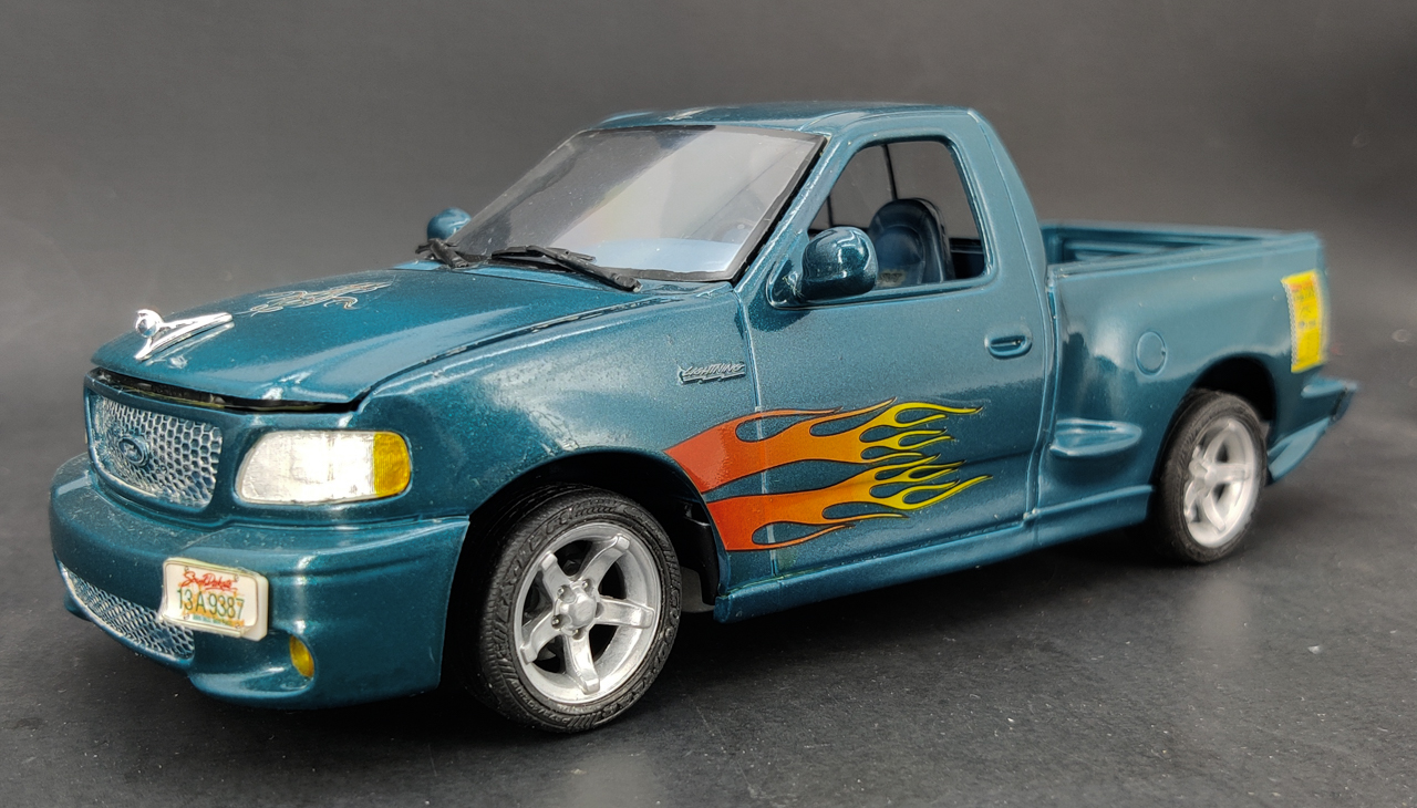 Lightning - Spotlight Hobbies