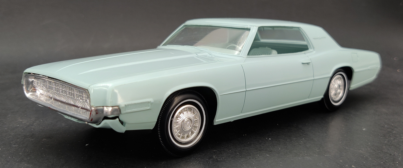 AMT 1968 Ford Thunderbird Hardtop Promo - Spotlight Hobbies