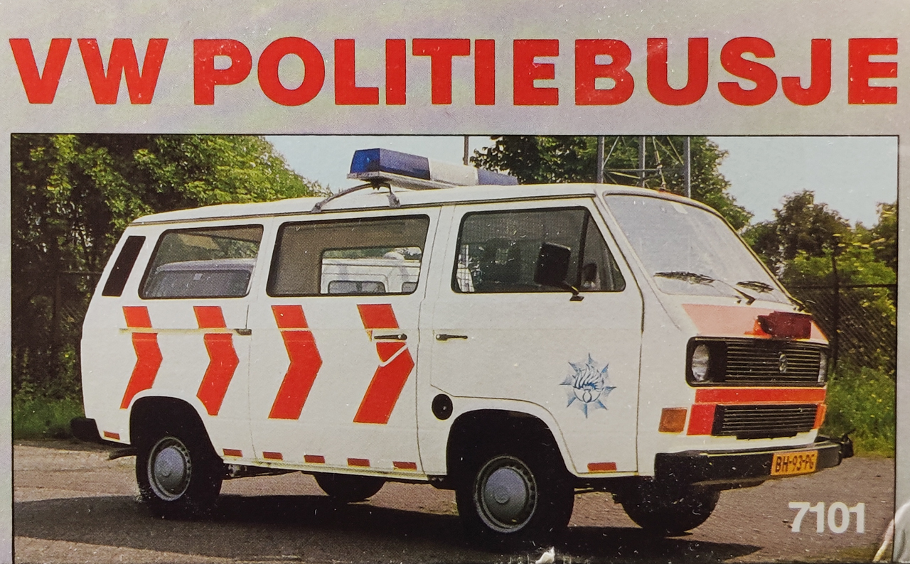 Revell VW Volkswagen Polizei-Bus (Police Bus) - Spotlight Hobbies