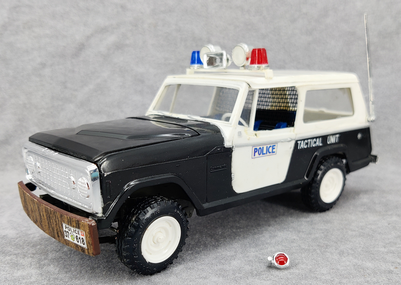 MPC 1972/1973 Jeep Commando Built Kit - Spotlight Hobbies