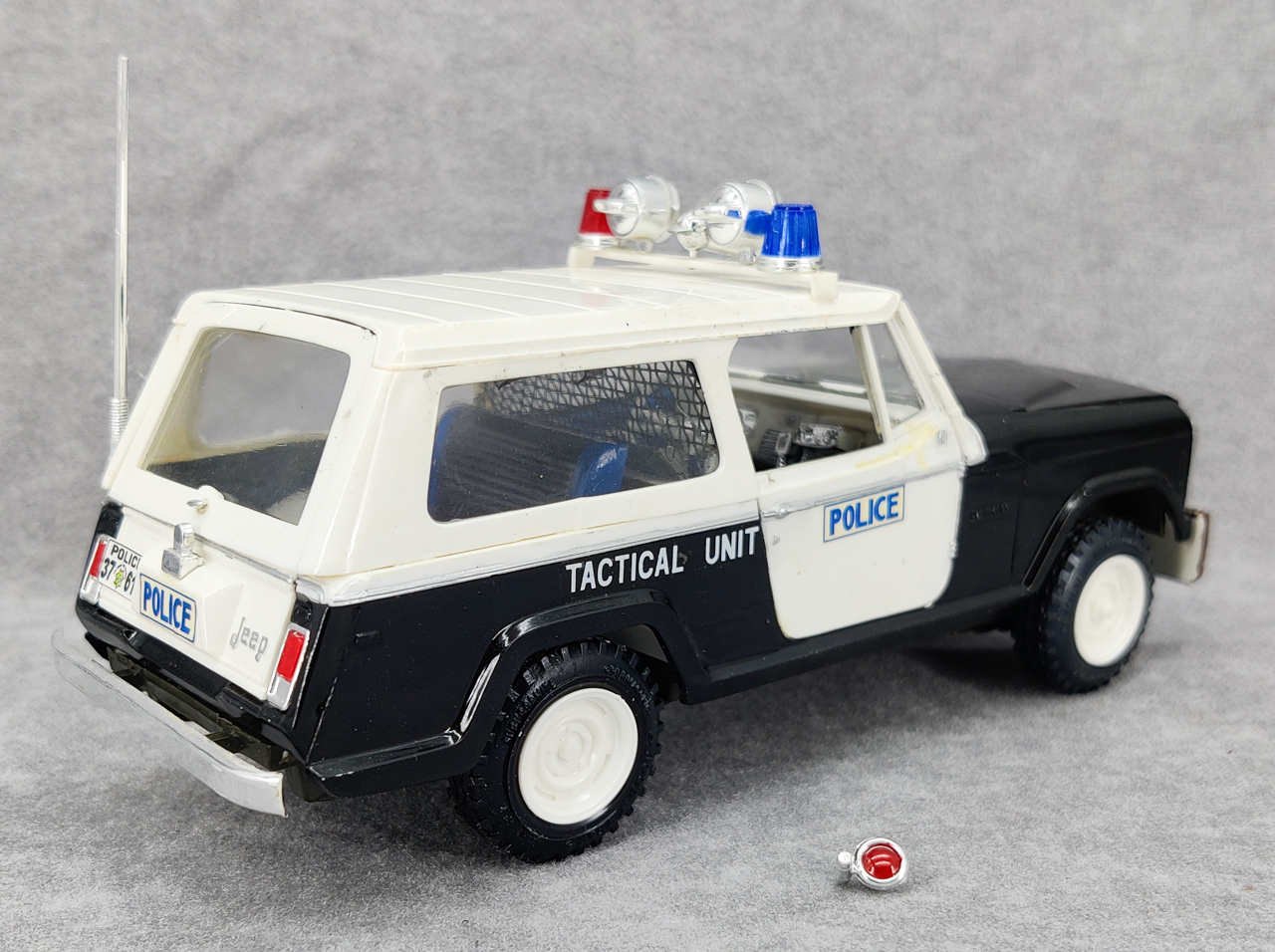 MPC 1972/1973 Jeep Commando Built Kit - Spotlight Hobbies