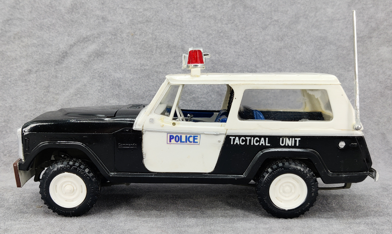 MPC 1972/1973 Jeep Commando Built Kit - Spotlight Hobbies