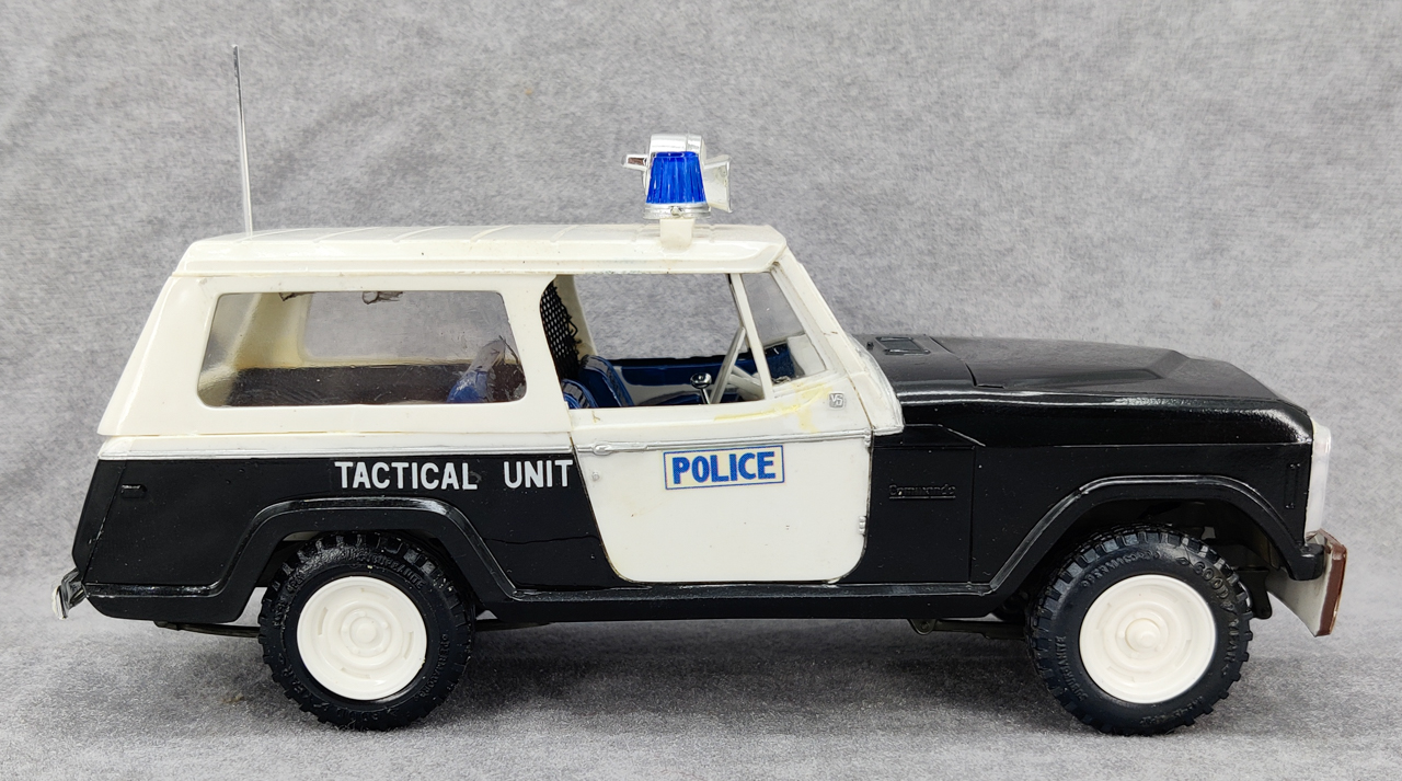 MPC 1972/1973 Jeep Commando Built Kit - Spotlight Hobbies