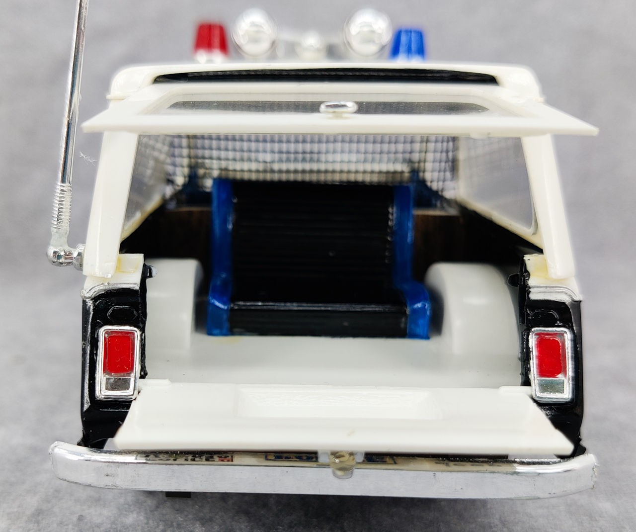 MPC 1972/1973 Jeep Commando Built Kit - Spotlight Hobbies