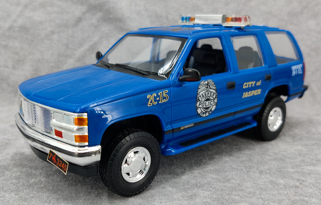 AMT 1996 Chevy Tahoe Police Built Snap Kit - Spotlight Hobbies