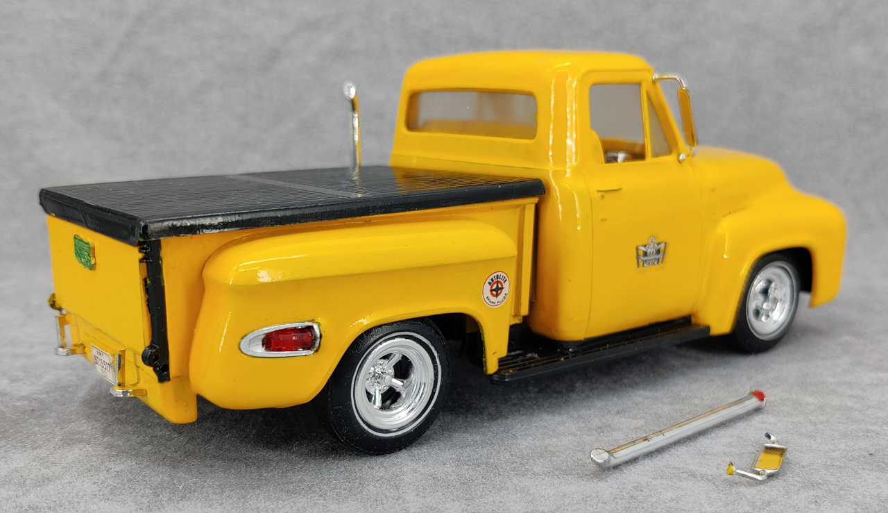 AMT 1953 Ford Pickup Truck Custom Built Kit - Spotlight Hobbies