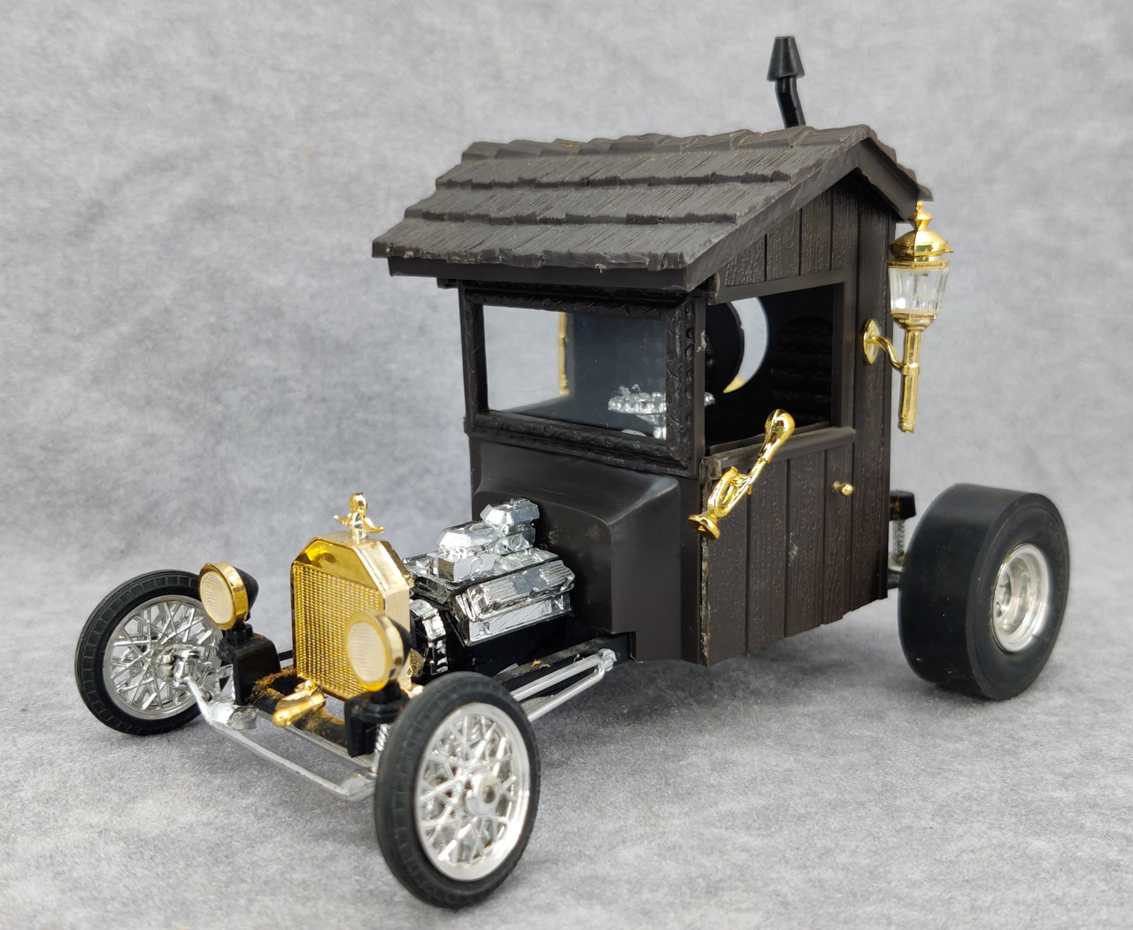 Eldon Outhouse Show Rod Built Kit - Spotlight Hobbies
