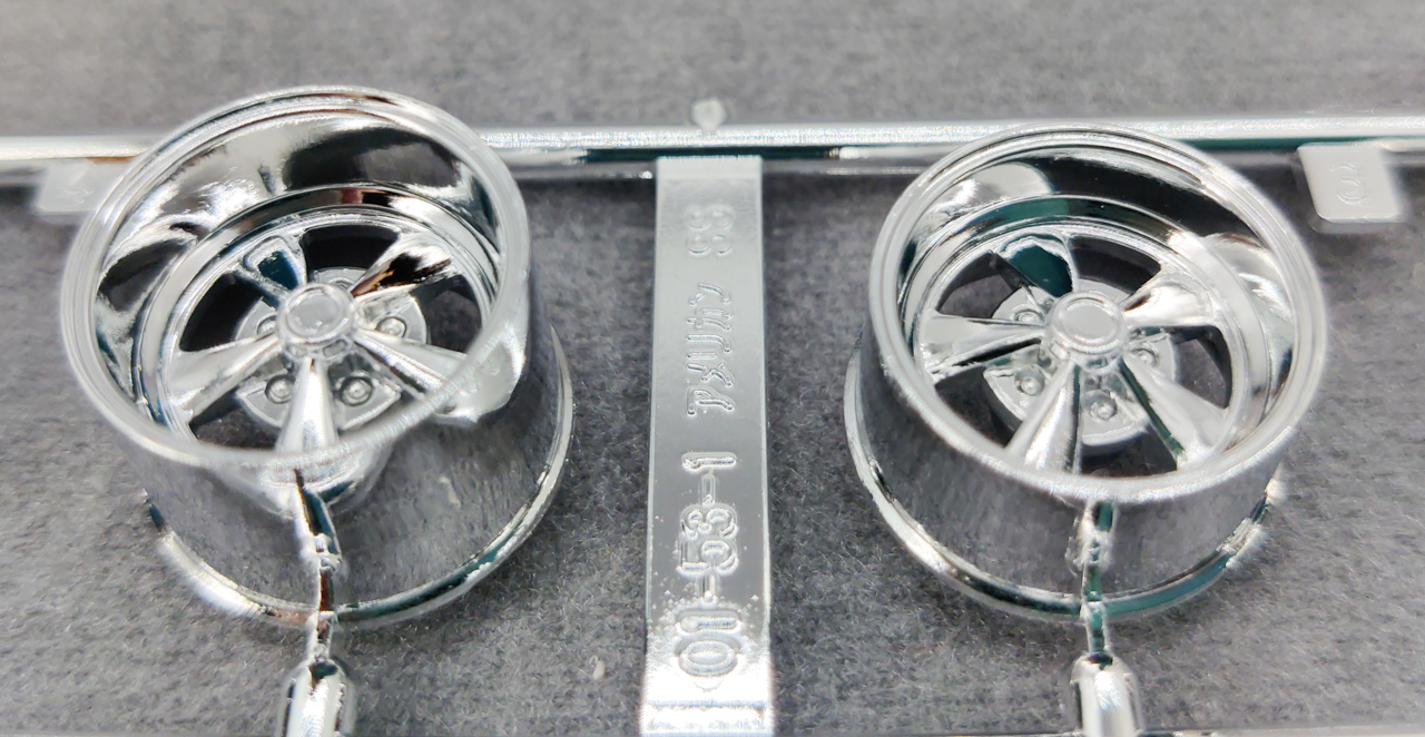 Aoshima 15-Inch American SS with Firestone Wide Oval Tires - Spotlight ...