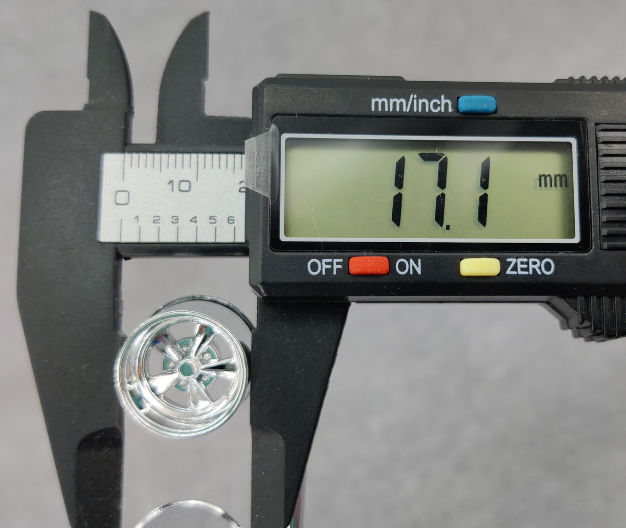 Aoshima 15-Inch American SS with Firestone Wide Oval Tires - Spotlight ...