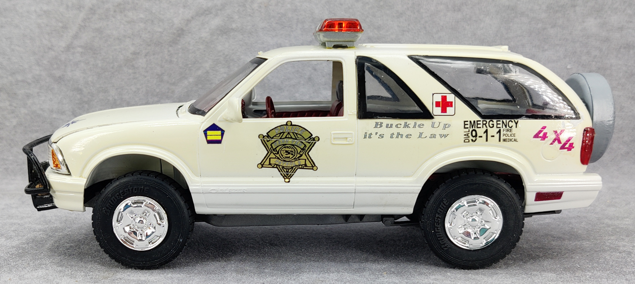 AMT 1997 Chevy S10 Blazer 4x4 Built Kit - Spotlight Hobbies