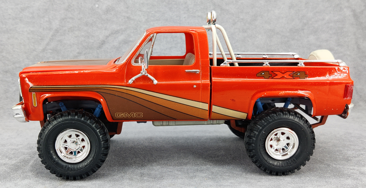 Monogram 1977 GMC Pickup Truck 4x4 “High Roller” Built Kit - Spotlight ...