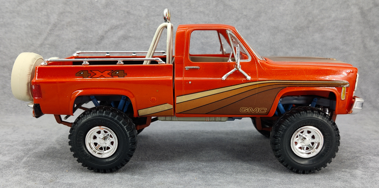 Monogram 1977 GMC Pickup Truck 4x4 “High Roller” Built Kit - Spotlight Hobbies