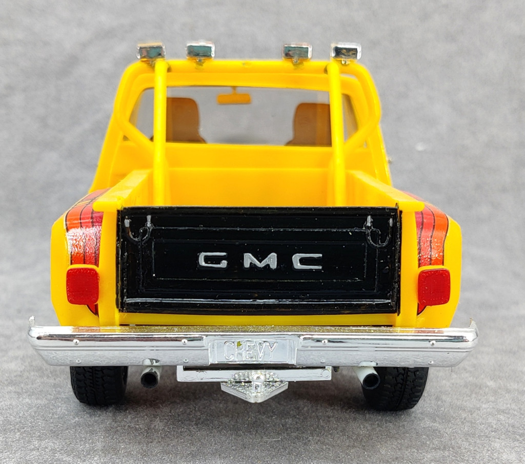 MPC 1981 Chevy/GMC 4x4 Stepside Pickup Truck Built Kit - Spotlight Hobbies
