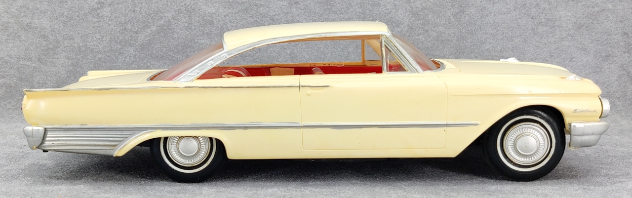 AMT 1961 Ford Starliner Hardtop Built Kit - Spotlight Hobbies