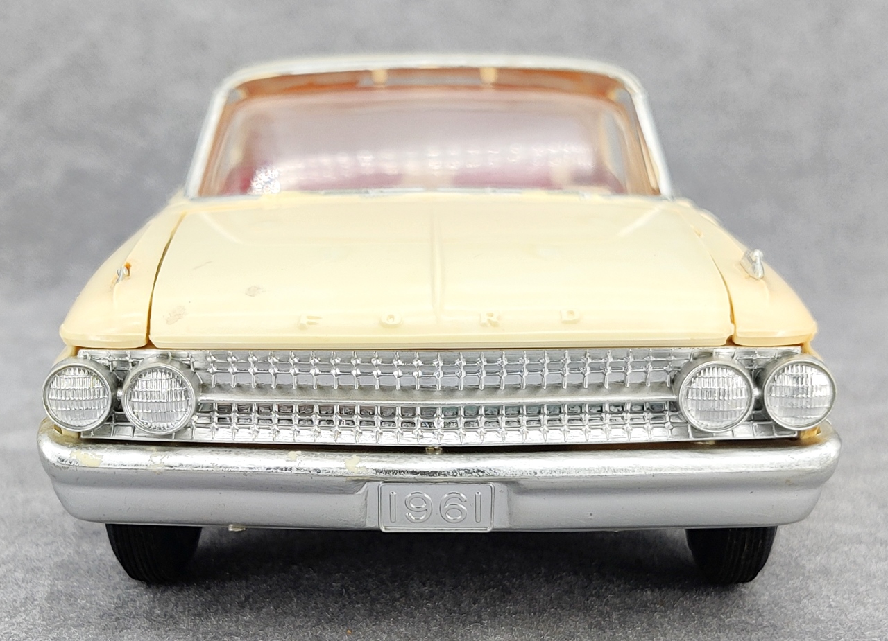 AMT 1961 Ford Starliner Hardtop Built Kit - Spotlight Hobbies