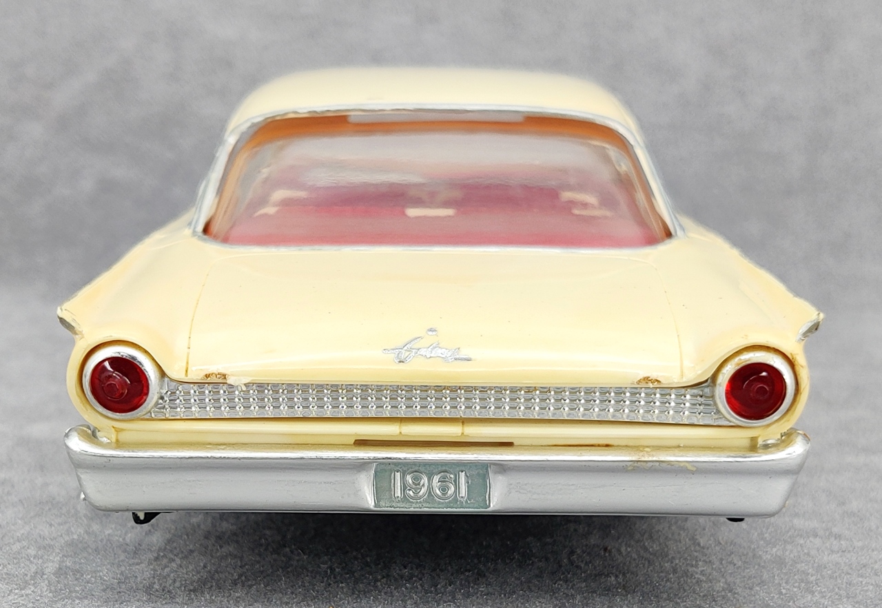 AMT 1961 Ford Starliner Hardtop Built Kit - Spotlight Hobbies