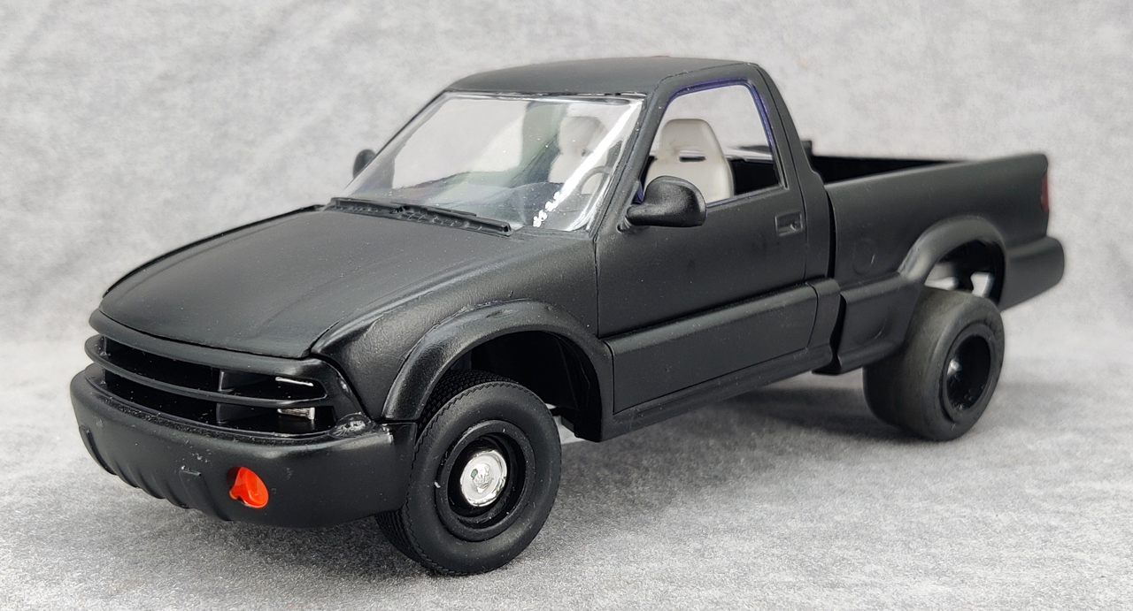 AMT 1999 Chevy S10 Pickup Truck Custom Built Kit - Spotlight Hobbies